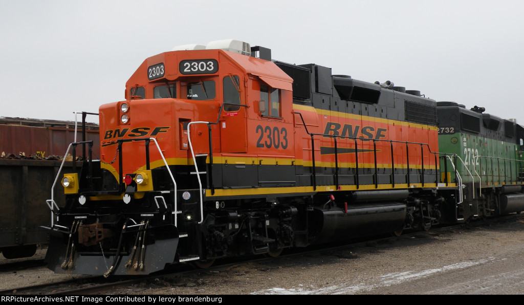 BNSF 2303 at the mna yard